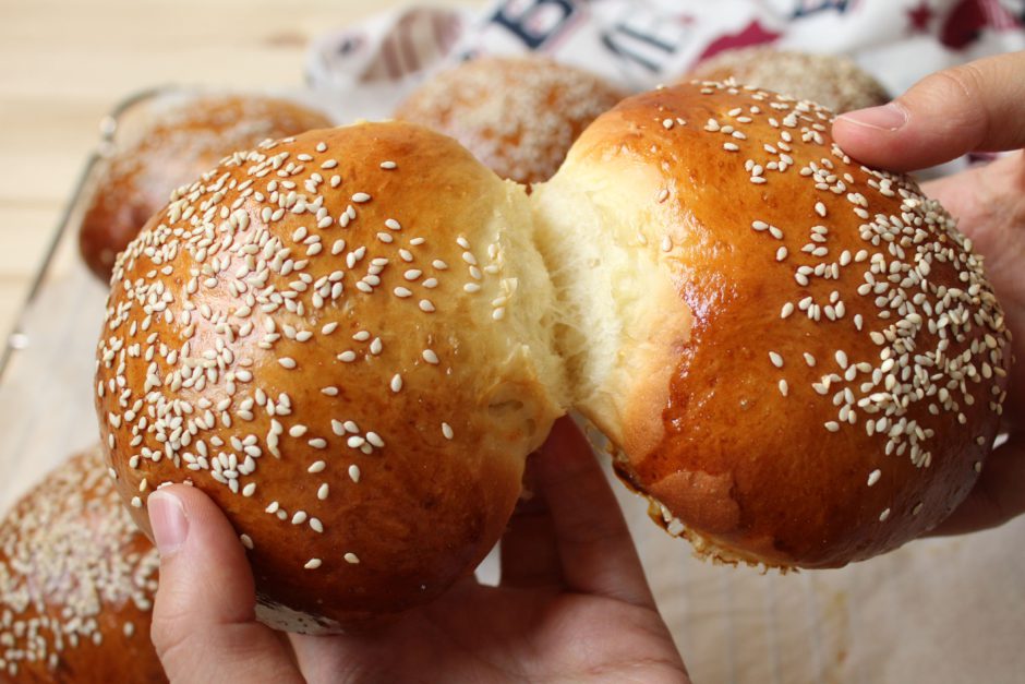 Come fare dei buns perfetti per hamburger - Spignattando